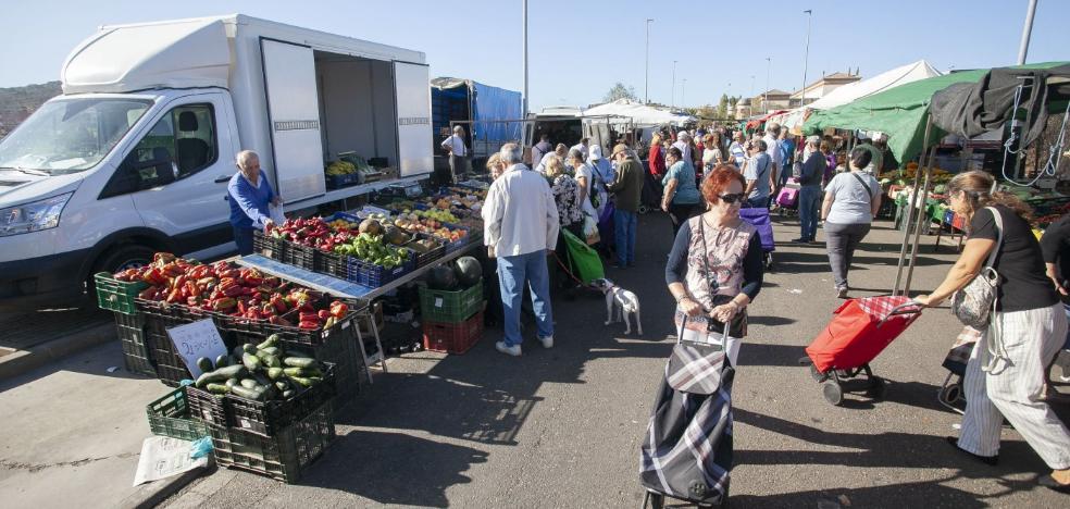 El mercadillo vuelve el miércoles solo con puestos de alimentación | Hoy