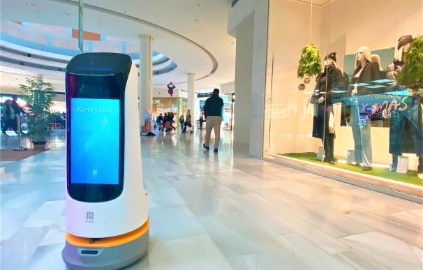 Un robot inteligente en El Faro de Badajoz para ayudar a los clientes | Hoy