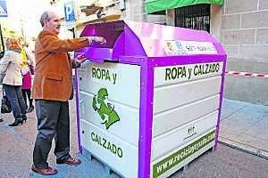 La ciudad estrena contenedores de ropa usada y espera recoger 172 ...