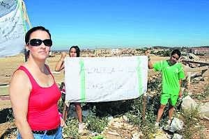 Intentan impedir los vertidos en la escombrera de la cantera de Balpia ...